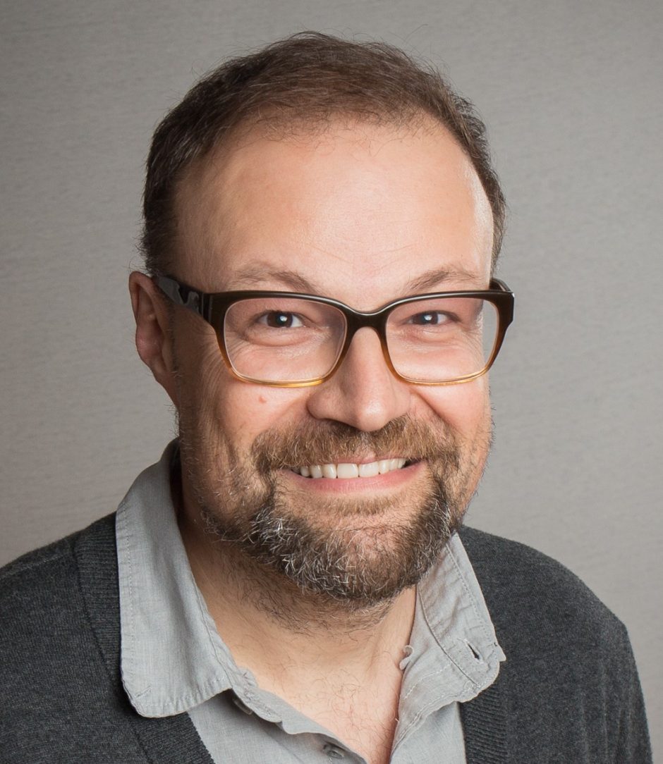 Dr. Andreas Keil receives the award for Distinguished Professor ...